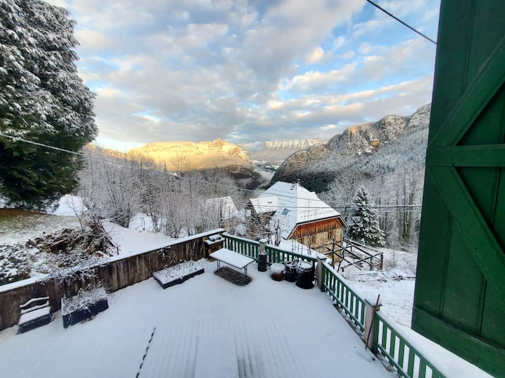 Le Parchey - Gite Chaleureux, Terrasse Panoramique - Isère
