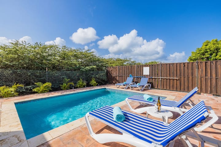 3br Villa Central Location ~ Private Pool & Patio! - Aruba