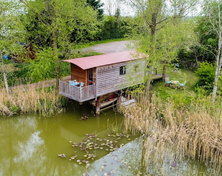 'Kingfisher' Lakeside Eco Lodge On Stilts - Cotswolds