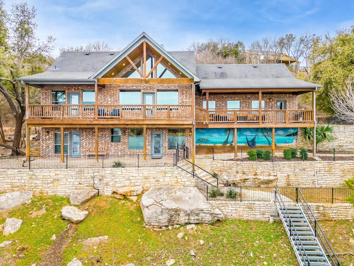 Granbury's Most Desired Main Lake Getaway! - Granbury, TX