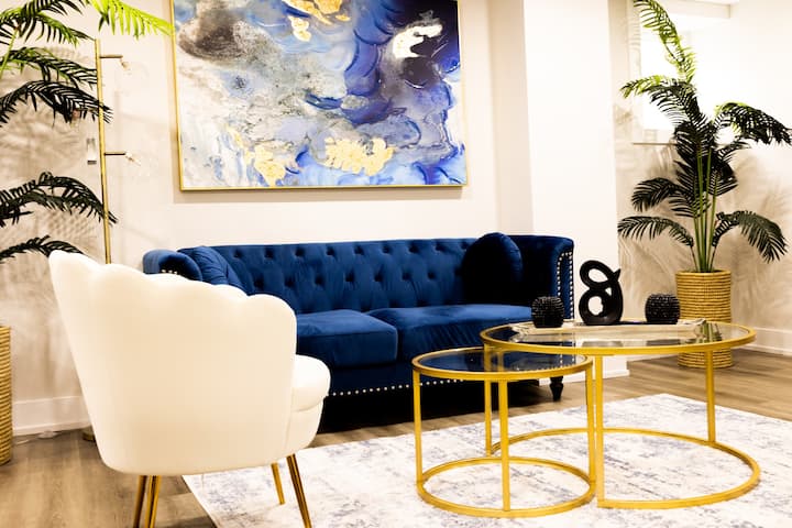 Elegant Two Bdr Apartment With Private Entrance - 브램턴