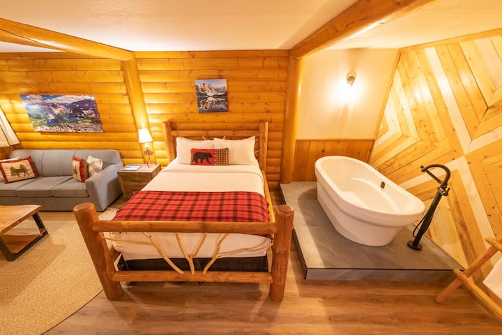 Baker Creek - Jacuzzi Suite + Sofabed - Lake Louise