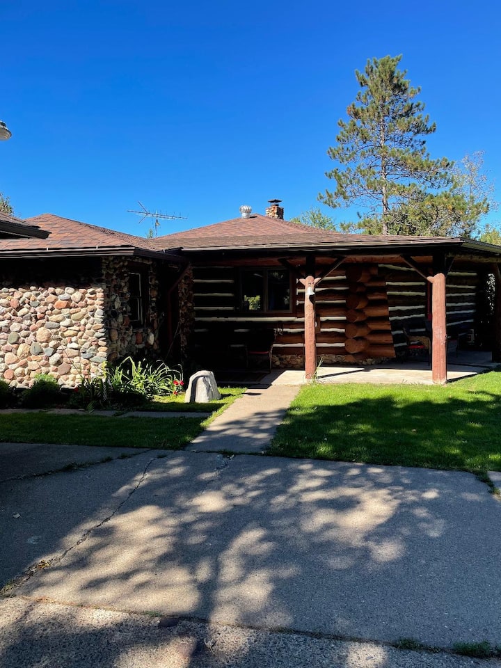 Private Lakefront Log Cabin - Echo Lake, Dudley