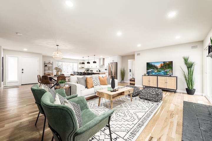 Upscale Boho Retreat W/spa Patio - Highlands Ranch, CO