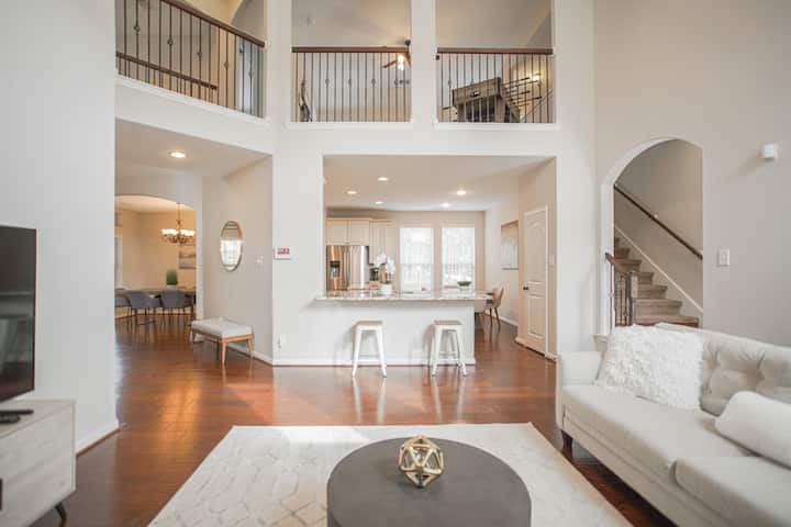 Charming Home With Pool & Spa - Tomball, TX