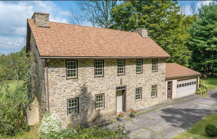 Historic Home Paradise - Lake Wallenpaupack, PA