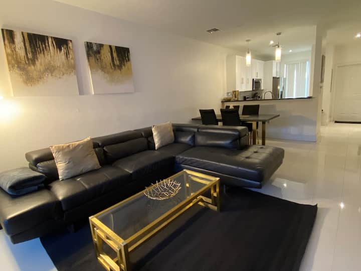The Orchid Townhouse! 2b/2.5b - Miami Gardens, FL