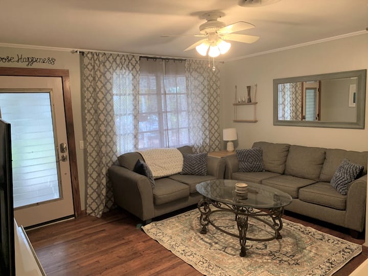 Biloxi Cottage Near The Beach! - Biloxi, MS