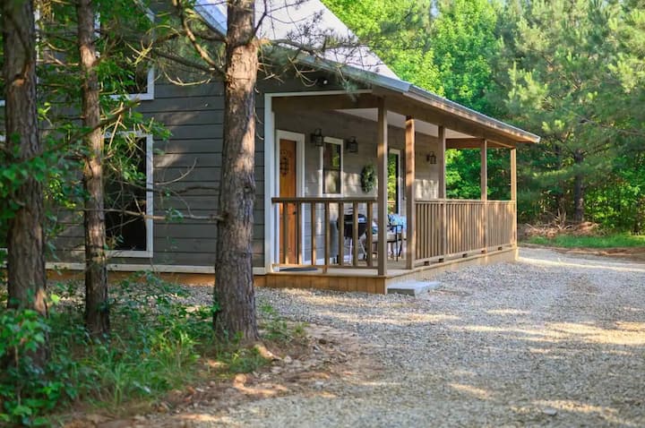 Southern Pine Cabin · The Perfect Getaway! - Broken Bow, OK