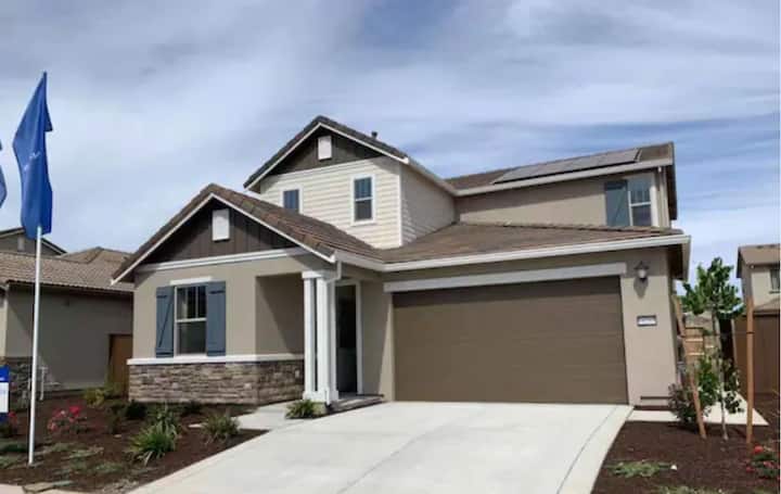 A Comfortable And Warm New Home - Elk Grove, CA
