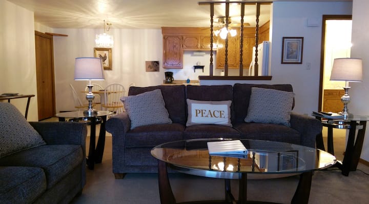 Huge Condo Private Garage Mid/long Term - 格林貝