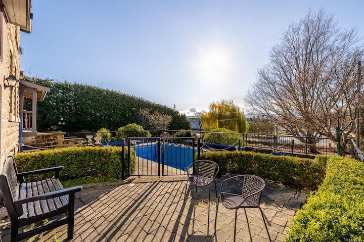 Historic Manor Garden Suite On Acreage - Courtenay, BC, Canada