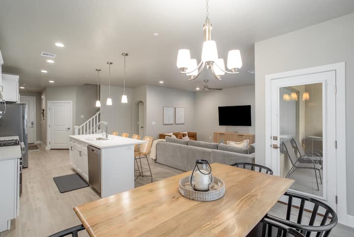 Brand New Zion Getaway+ Pool/hot Tub L Sleeps 12 - Hurricane, UT