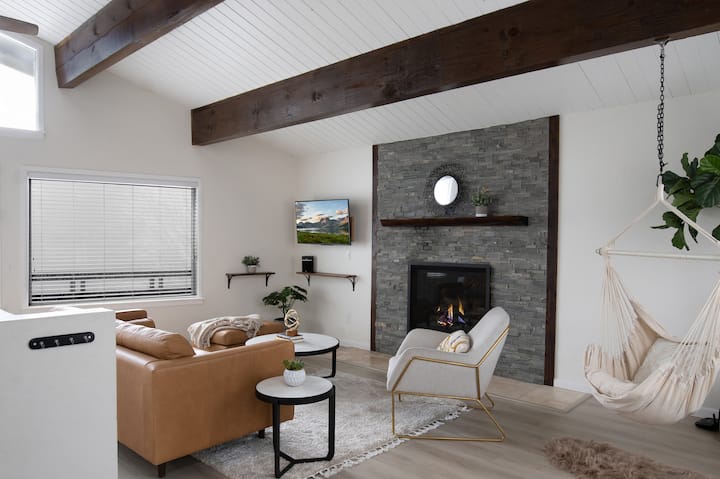 Mountain Retreat W/spectacular Views & King Bed - Running Springs