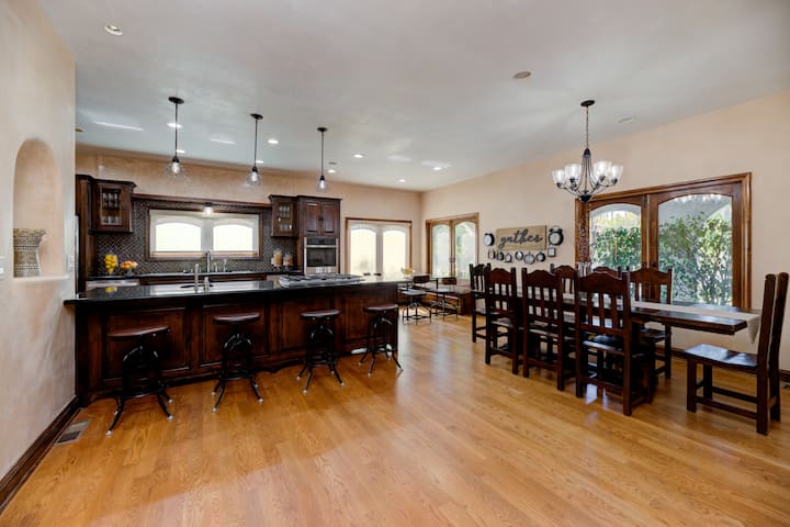 Spacious Spanish-style 4/3 - Los Angeles, CA