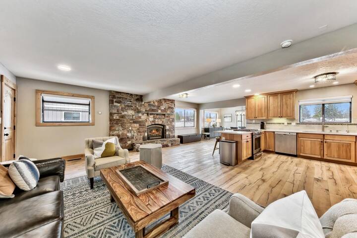 Waterfront Retreat - Hot Tub, Pets, Boating - Lake Tahoe