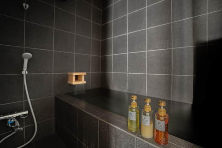 【鶴Inn 茶屋】贅沢な和モダン一軒家|天下茶屋駅徒歩3分|難波、道頓堀、関西空港へ直通 - Osaka
