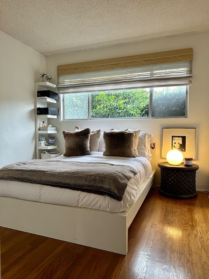 Lovely Santa Monica Room. - Los Angeles, CA