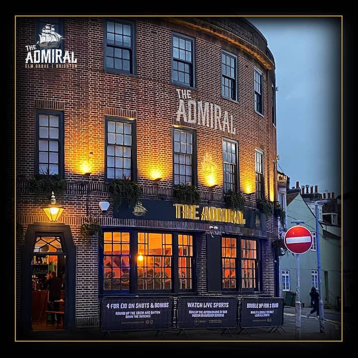 Sleeps 19 - 23 - Fun Brighton Pub! - Brighton