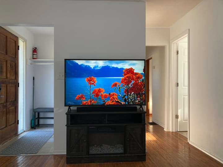 Ideal Montly Stay | Huge Backyard | Lakeside  Dock - Prince Edward