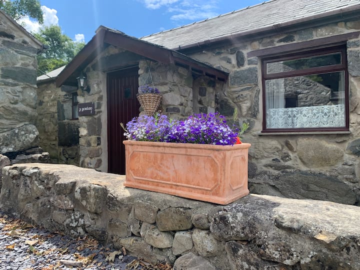 Gorlan Cottage, Superb Views - North Wales