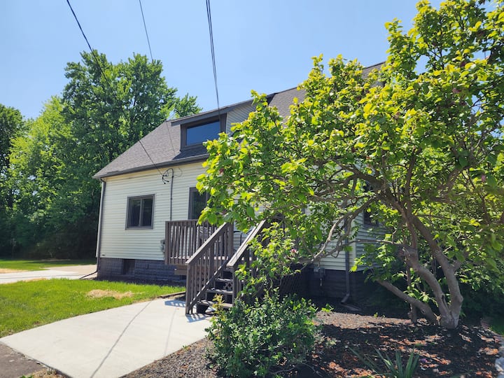 Updated House Centrally Located - Troy, MI