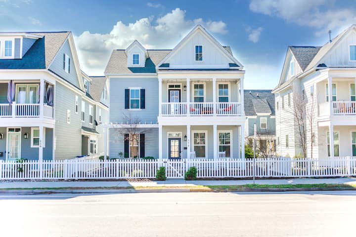 *New* Spacious/standalone 4br Beach House - Virginia Beach, VA