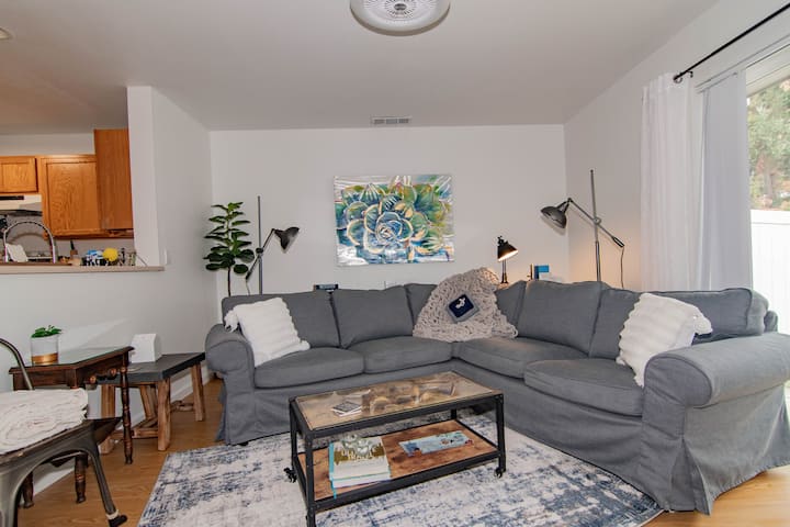 Gorgeous California Casual Organic Modern Townhome - Medford, OR