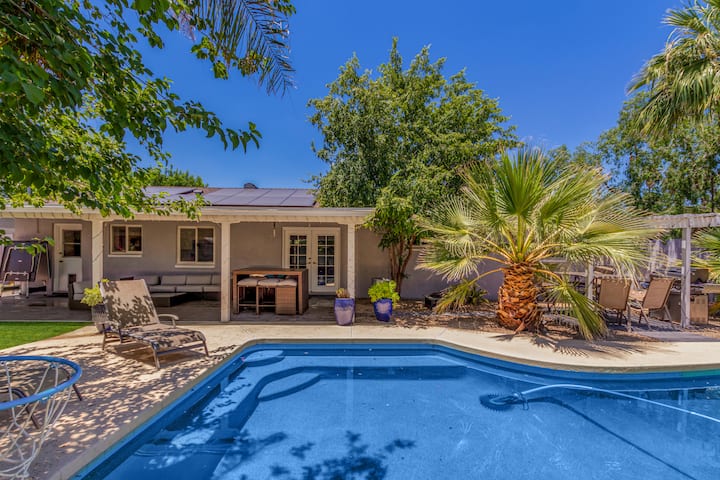 Relaxing Bungalow With A Great Backyard And Pool - Scottsdale, AZ