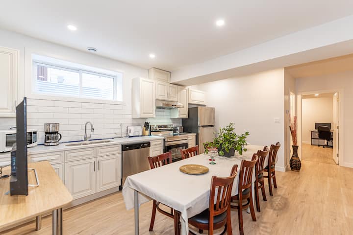 Super Discounted Rate 3-bdrm Bsmt Suite Near Whyte - Edmonton