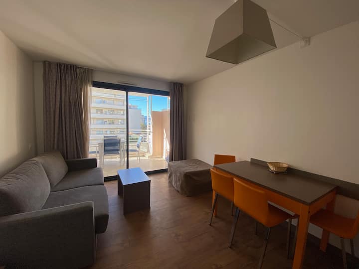 Idéal Vacances- 4pers - Piscine/balcon/plages - カンヌ