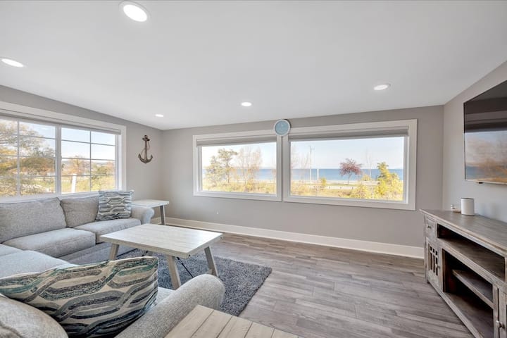 Lofts On Front St (3 Bedroom) - Traverse City