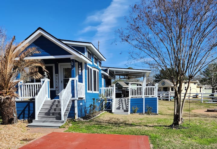 Tiny Blue Lake House - Conroe, TX
