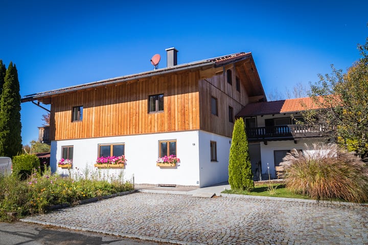 110 M² Ferienwohnung ∙ 3 Schlafzimmer ∙ 5 Gäste - Sachsenkam