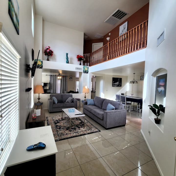 Elegant & Beautiful Home Near Tucson Airport - Tucson, AZ