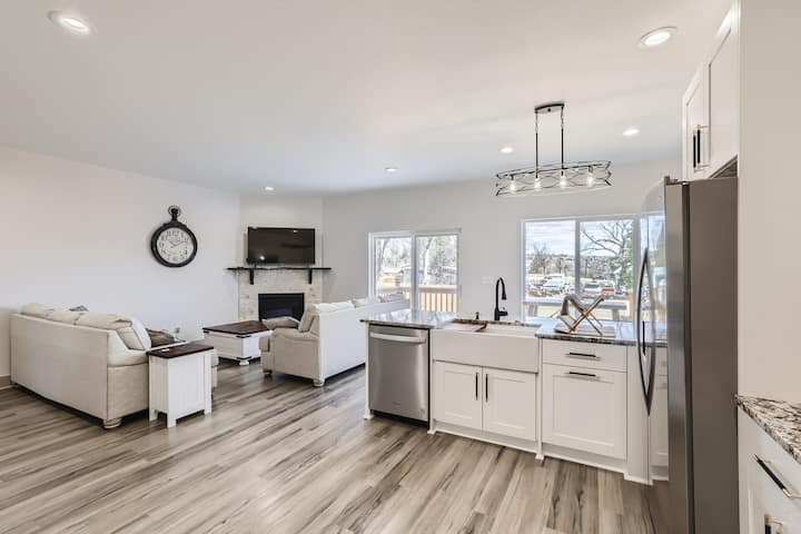 Entire Home, Centrally Located, Old Colorado City - Colorado Springs, CO
