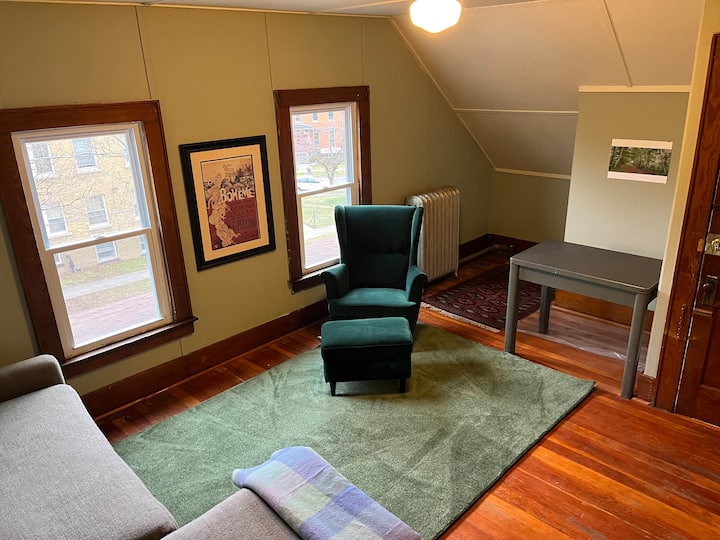 Cute, Cosy, & Newly Renovated - Syracuse
