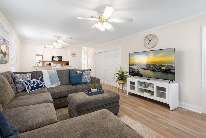 C Waterfront Escape Stunning Sunsets & Full Condo - ノース・パドリー島, TX