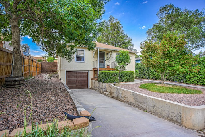 The Kiowa House: Walkable Old Colorado City Home - Colorado Springs, CO