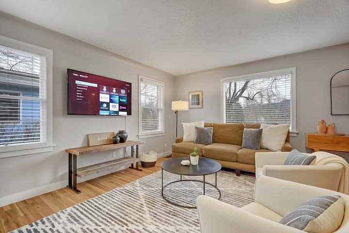 The Kiowa House: Stroll Through Old Colorado City - Colorado Springs, CO