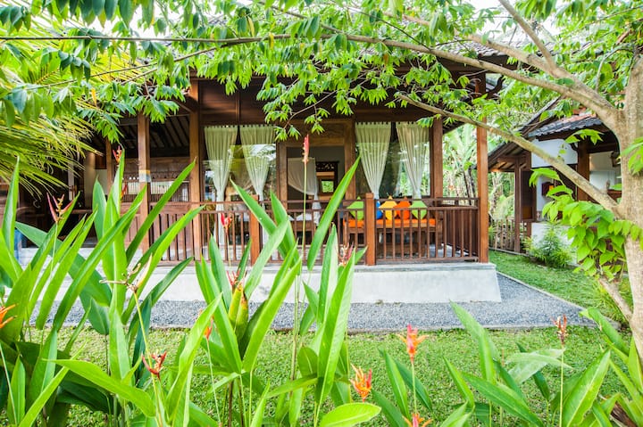 Ubud Rustic 4br Wooden Villa With Soothing Breeze - Ubud