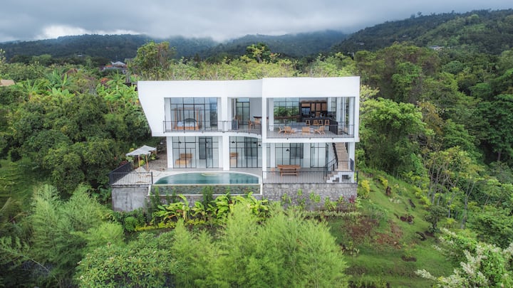 The Hacienda Lovina, Ocean Views - Munduk
