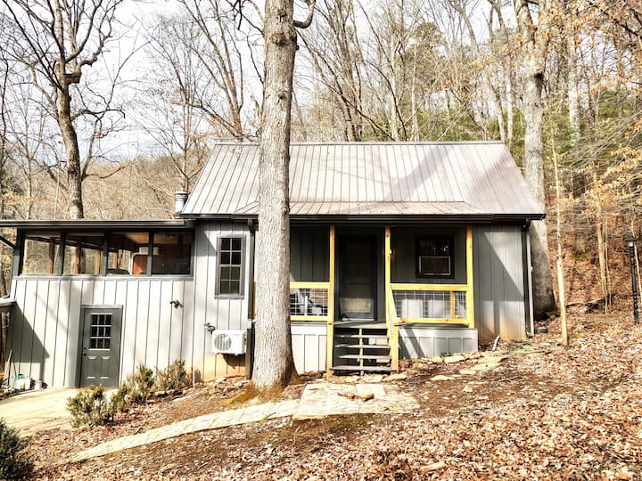 Creekside Peaceful Cabin - Dillard, GA