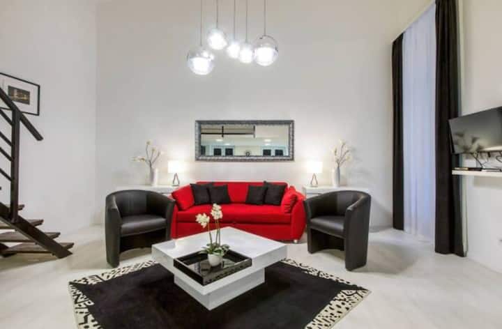 Premium Apartment By Hi5 - Elegant 2-bedroom - Budapest