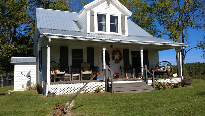 Quiet Farmhouse. No Pets, Smoke Free - Hillsville, VA
