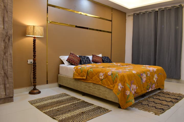 Luxurious 2 Bhk *No Parties* - Faridabad