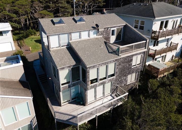 Desantis Beach House - Chinook Winds Casino Resort