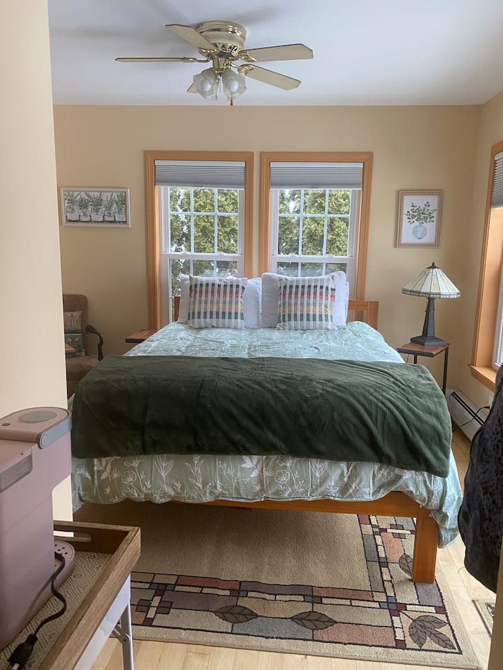 Holly's Retreat - Bennington, VT