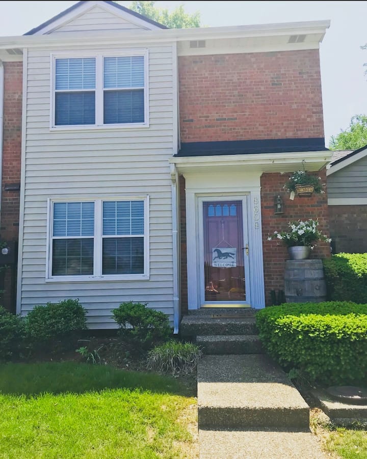Cheerful Two-bedroom Townhouse - Murray Hill, KY