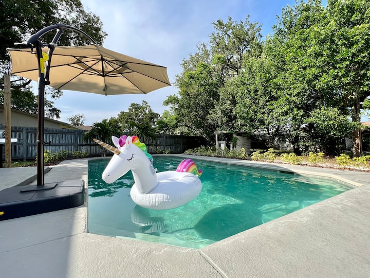 Cozy Stylish Home W/ Heated Pool & Big Parking - ラーゴ, FL